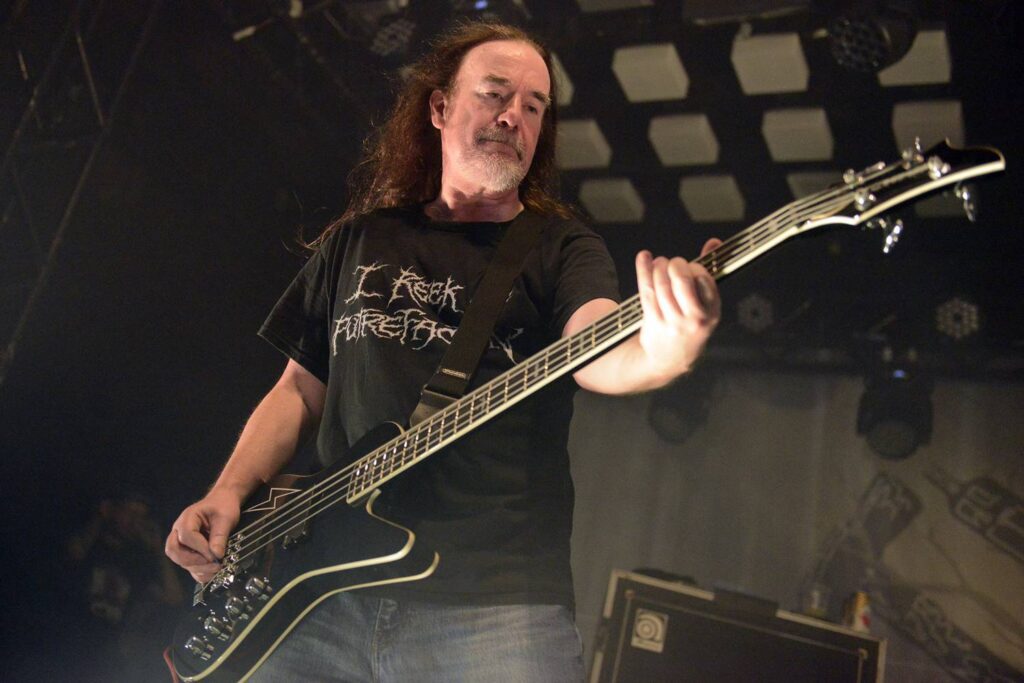 Revigorado após insolação em SP, Carcass entrega show completo em Brasília