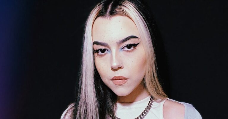 Violet Orlandi: brasileira lança o álbum "High Priest Daughter"