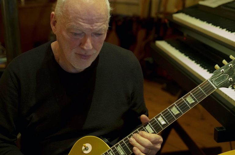 David Gilmour surge em estúdio com Guy Pratt em novas fotos