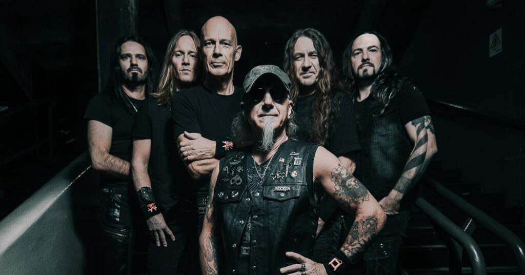 Accept faz show sem Mark Tornillo, com músicos dividindo microfone