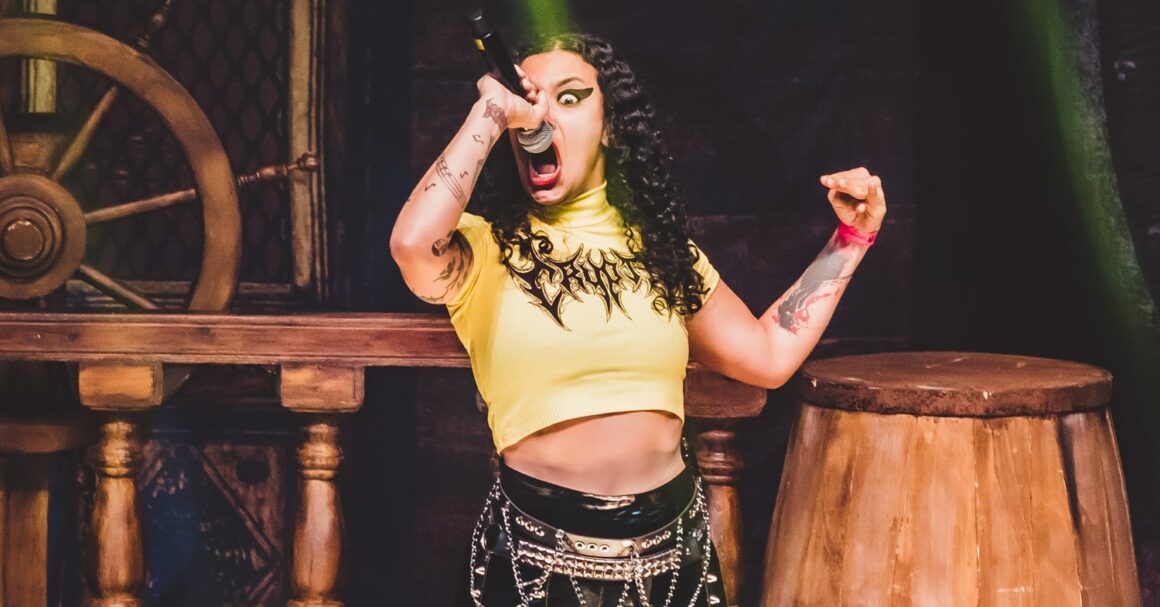 Quando Lemmy ofereceu Kinder Ovo para Fernanda Lira