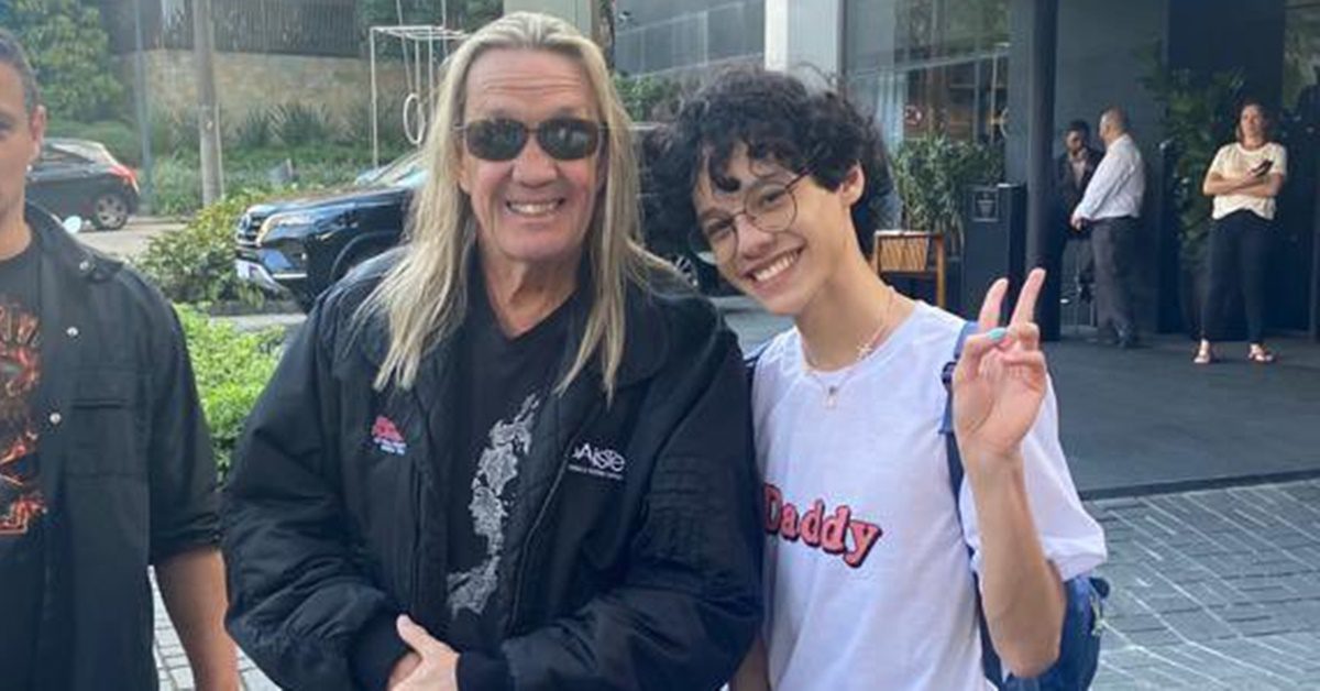 Nicko McBrain tira fotos com fãs de Manu Gavassi em Curitiba