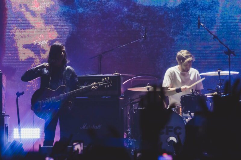 Liam Gallagher abraça classic rock com show certeiro em SP