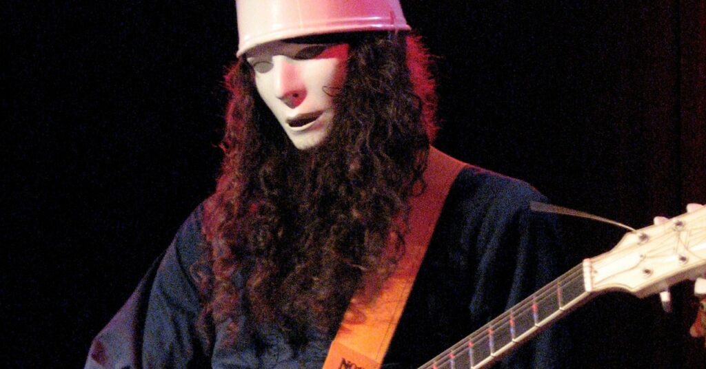 Como era trabalhar com Buckethead no Guns N’ Roses