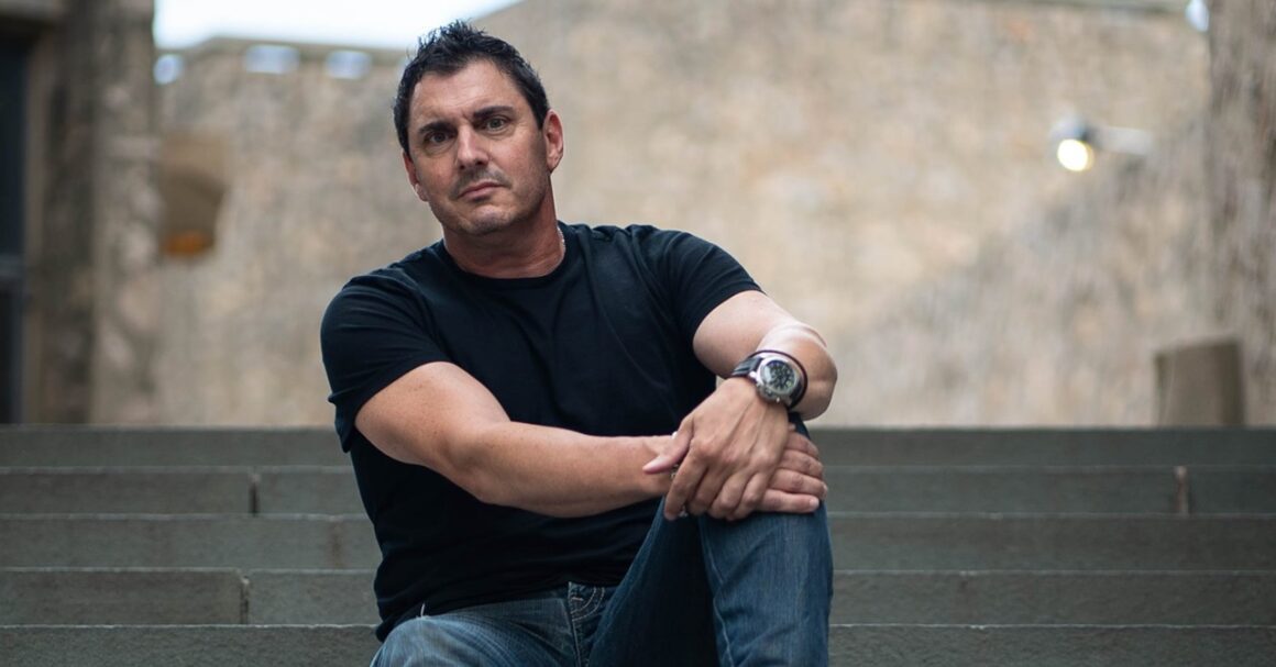 Vocalista do Hardline, Johnny Gioeli fará dois shows no Brasil em fevereiro