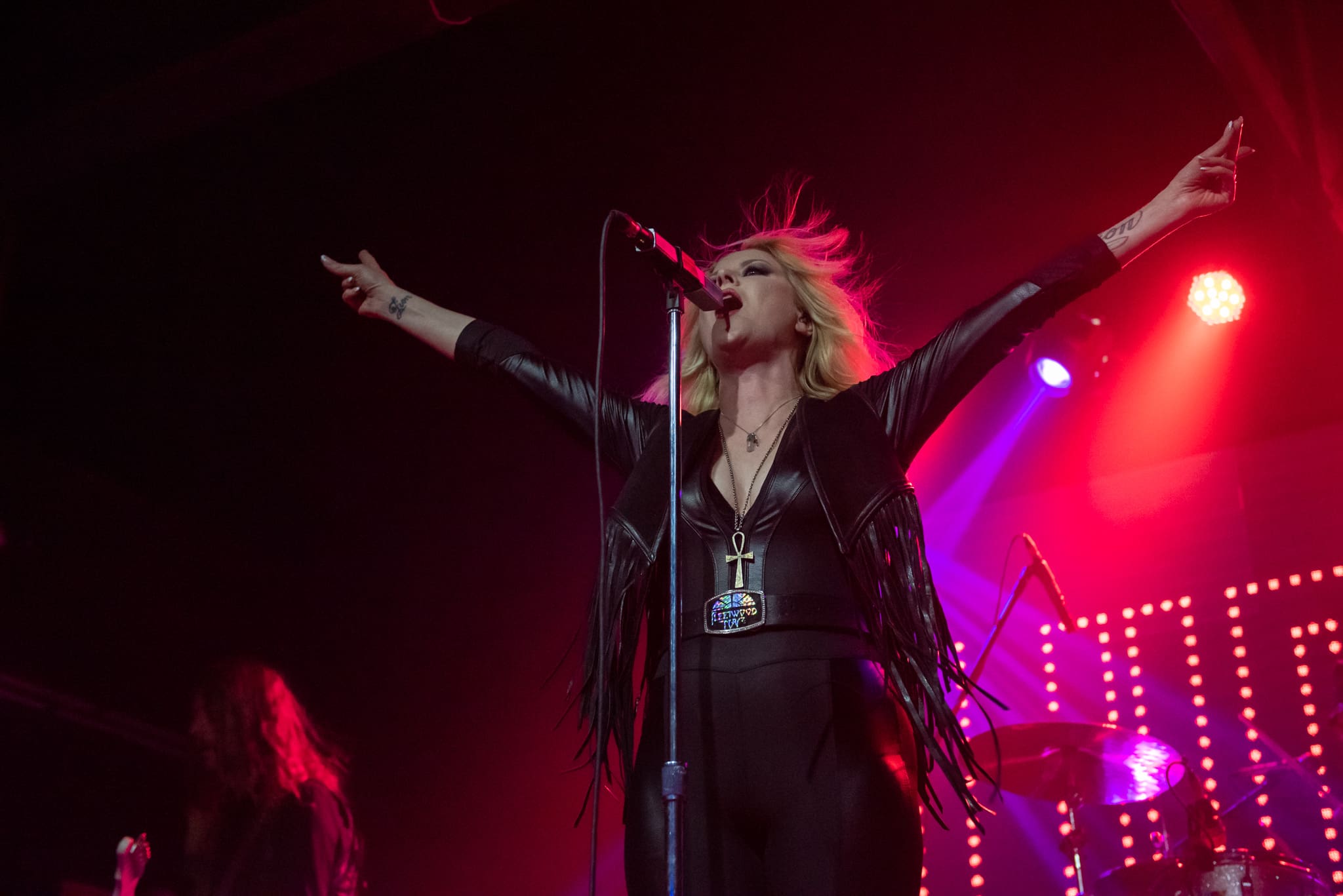 Lucifer faz show curto e certeiro em São Paulo