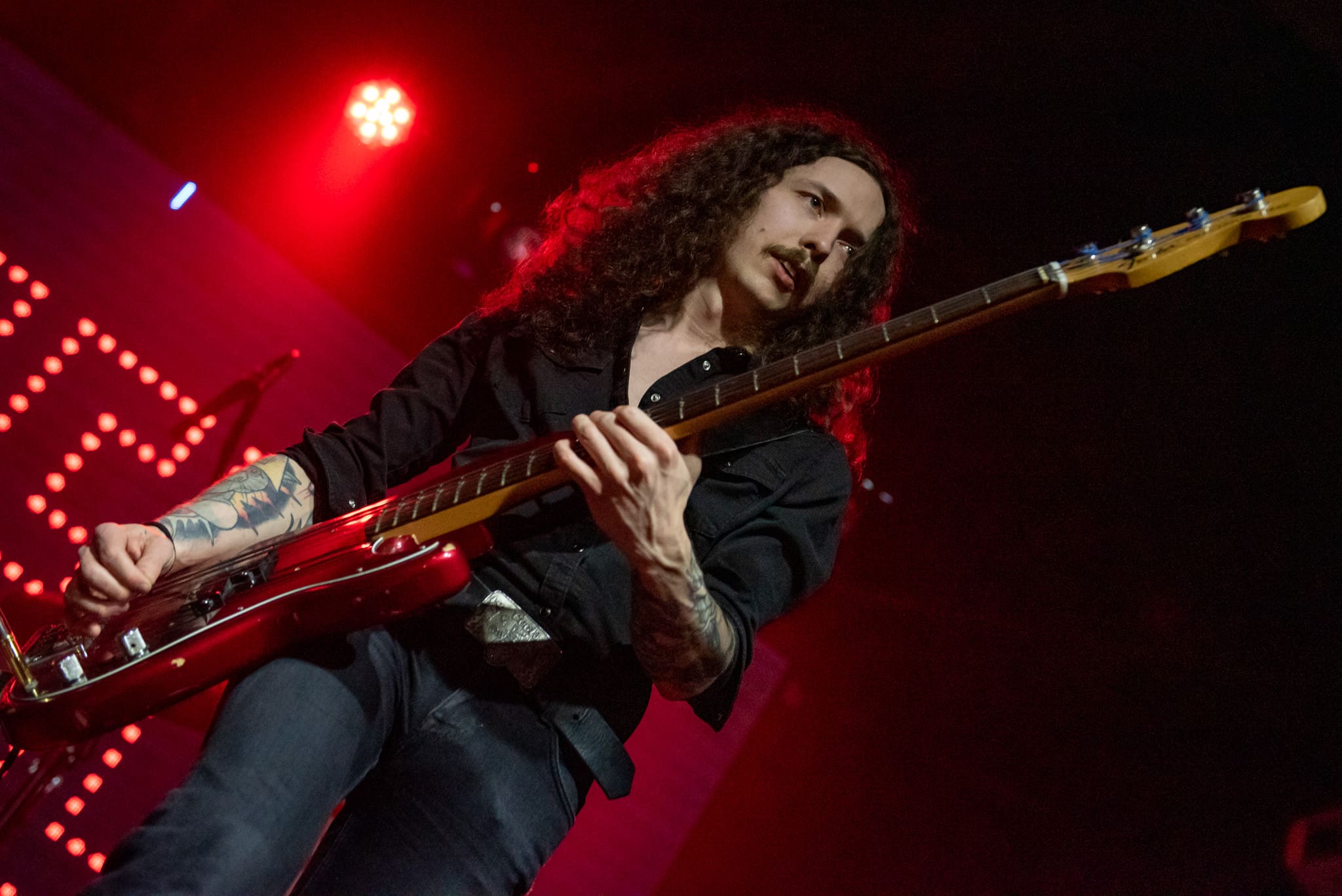 Lucifer faz show curto e certeiro em São Paulo