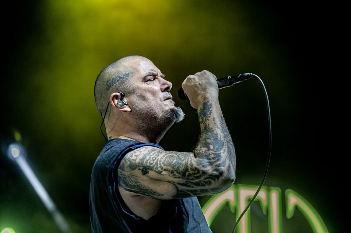 O que diz Ian Hill (Judas Priest) sobre Phil Anselmo e acusação de nazismo