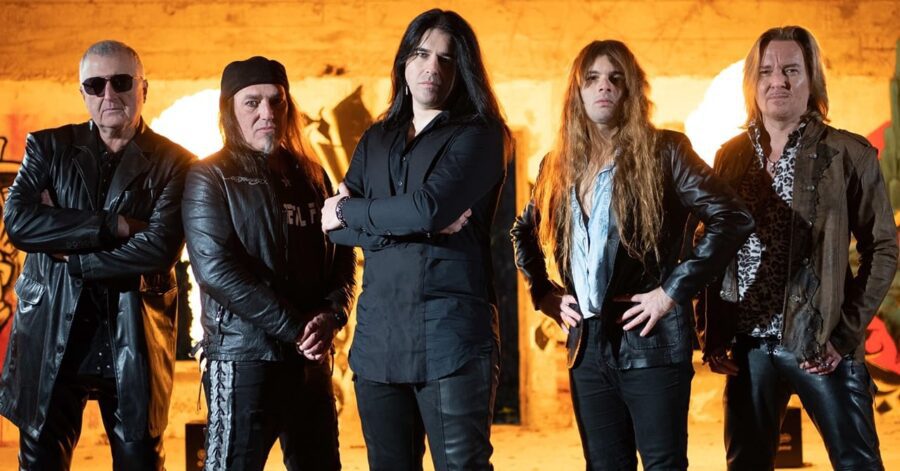 Bonfire anuncia novo vocalista e divulga regravação