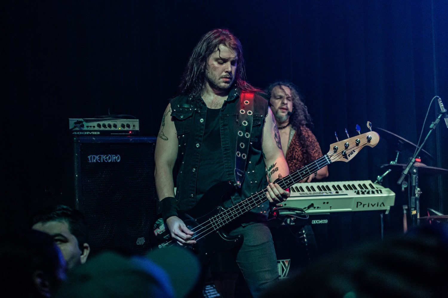 Johnny Gioeli desfila carisma e classe vocal durante show em SP