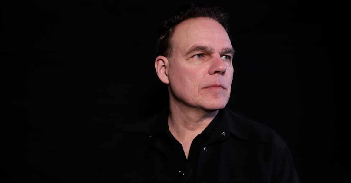 Harry Hess retoma consistência do First Signal em 5º disco, “Face Your ...