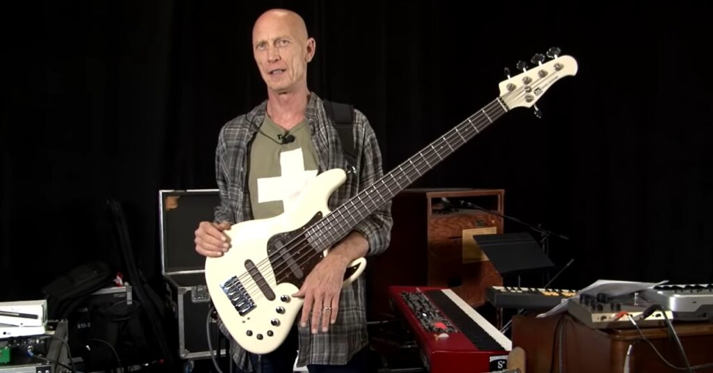 Prolífico baixista de estúdio, Michael Rhodes morre aos 69 anos