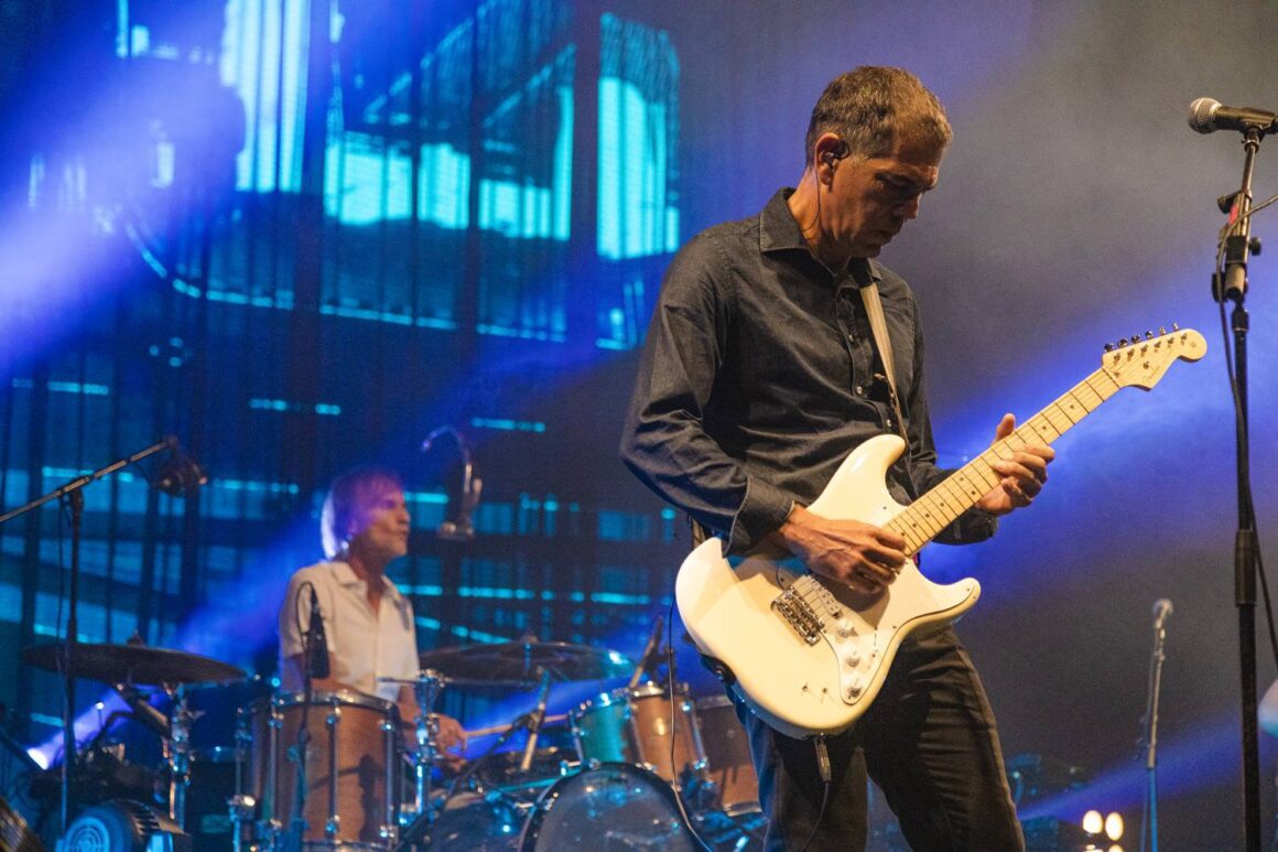 Dado e Bonfá voltam a celebrar a Legião Urbana com turnê “As V Estações ...