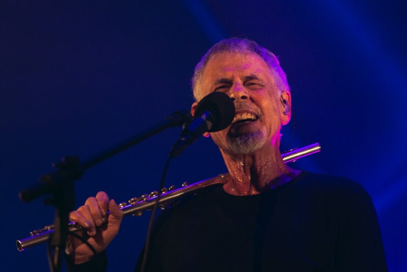 Ritchie celebra “Voo de Coração” e mais com show carismático e ...