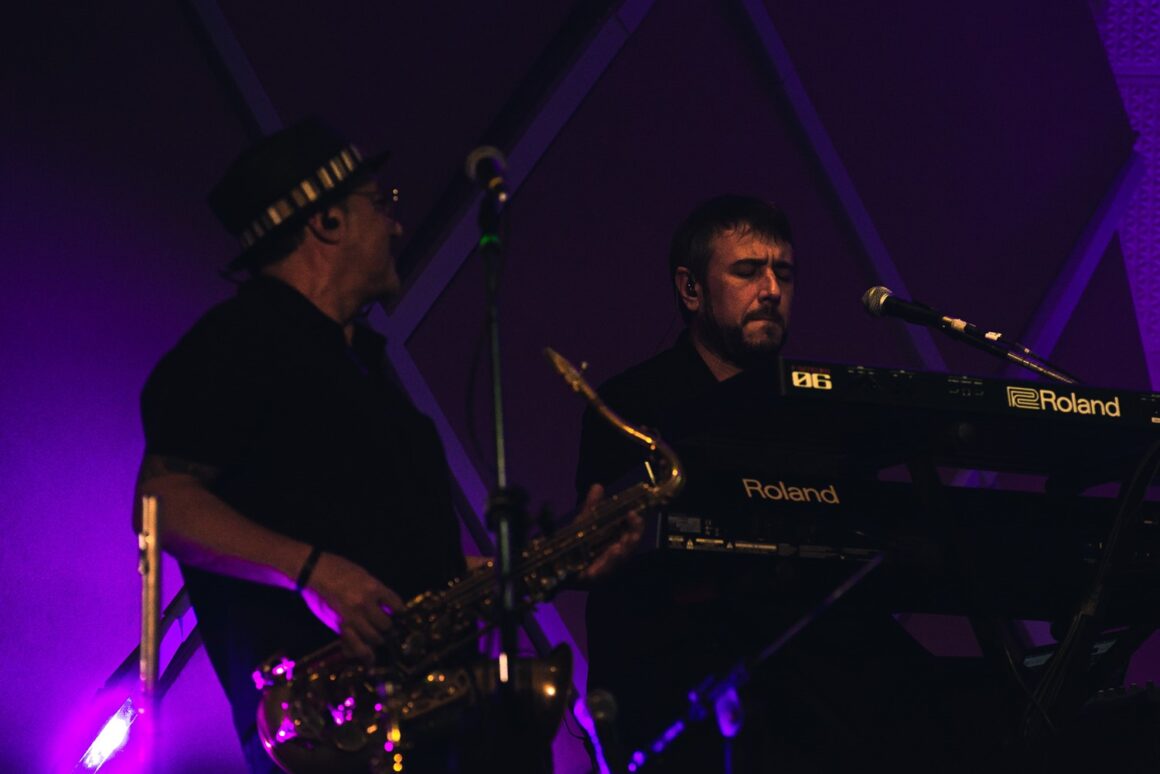 Ritchie celebra “Voo de Coração” e mais com show carismático e ...