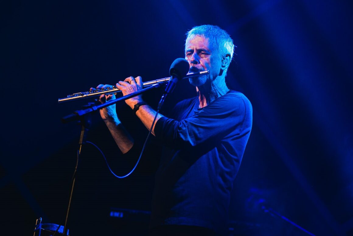 Ritchie celebra “Voo de Coração” e mais com show carismático e ...