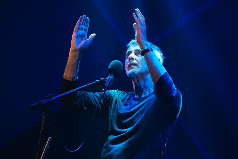 Ritchie celebra “Voo de Coração” e mais com show carismático e ...