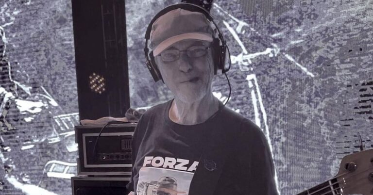 Baixista John Giblin morre aos 71 anos