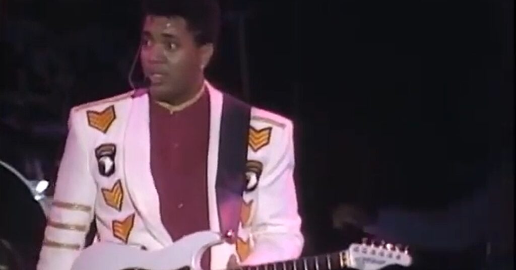 Sheldon Reynolds, ex-guitarrista e vocalista do Earth, Wind & Fire ...