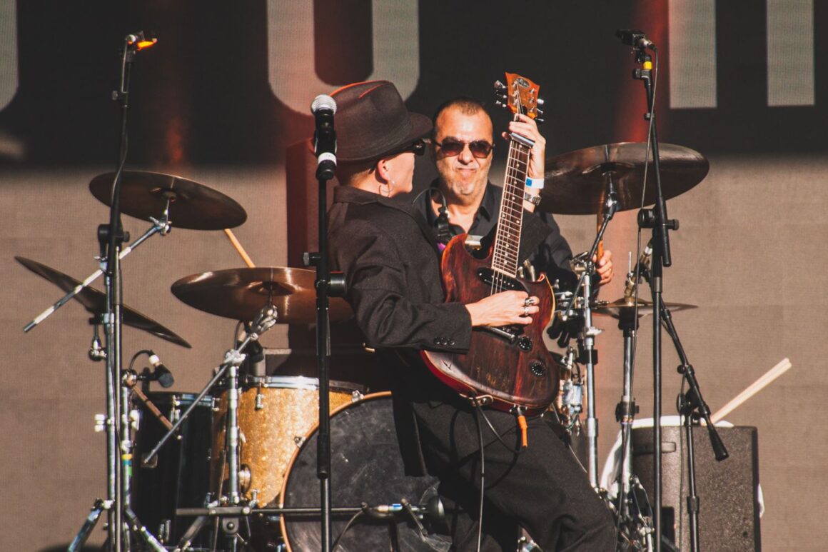 Best of Blues and Rock reúne revolucionários da guitarra no 1º dia