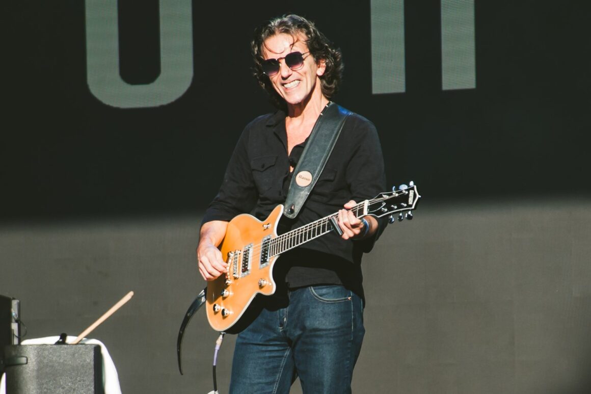 Best of Blues and Rock reúne revolucionários da guitarra no 1º dia