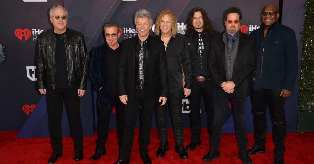 Bon Jovi estreia música inédita durante evento em homenagem a Jon