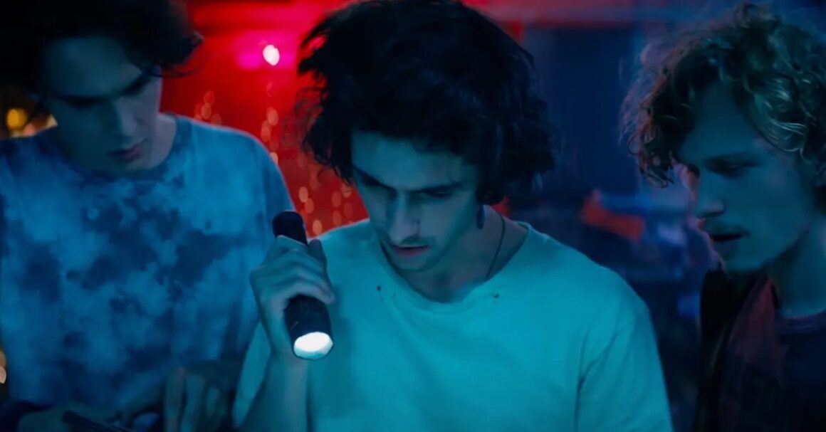 Tom DeLonge (Blink-182) estreia como diretor em filme sobre aliens ...