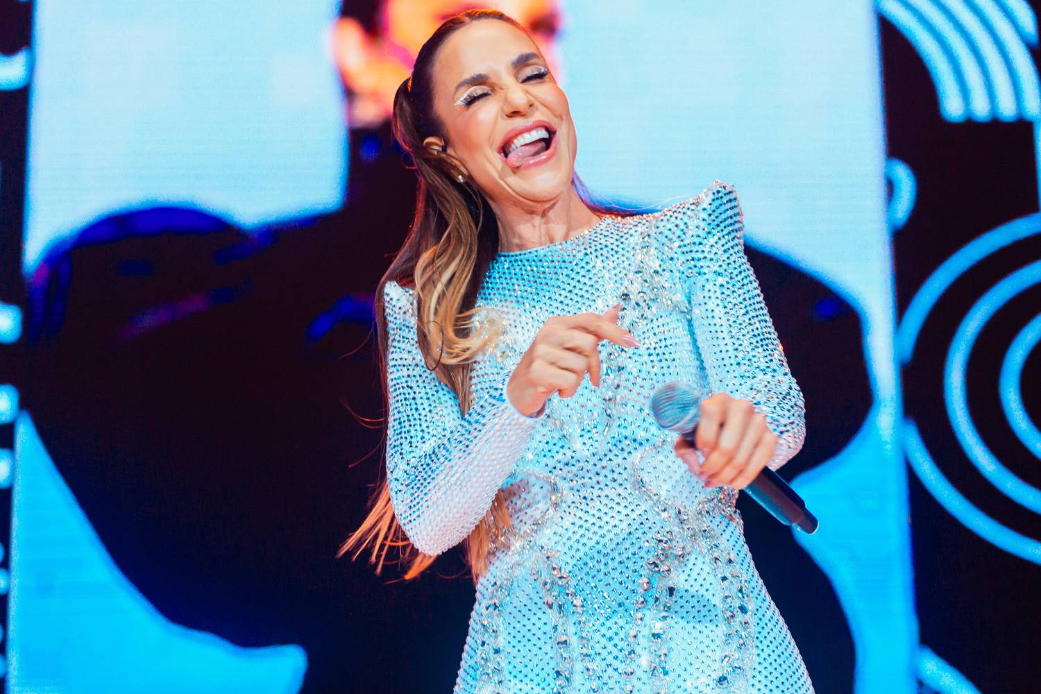Rod Stewart e Ivete Sangalo combinam diferentes mundos pop em SP