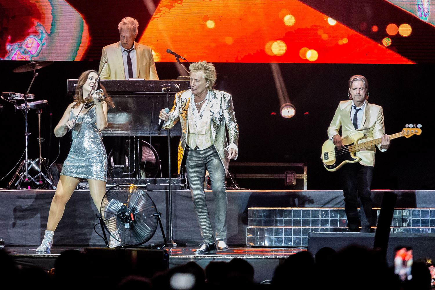 Rod Stewart e Ivete Sangalo combinam diferentes mundos pop em SP