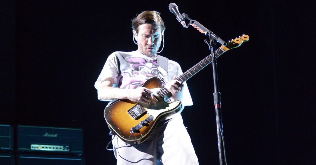 Como John Frusciante mudou o Red Hot Chili Peppers, segundo Flea