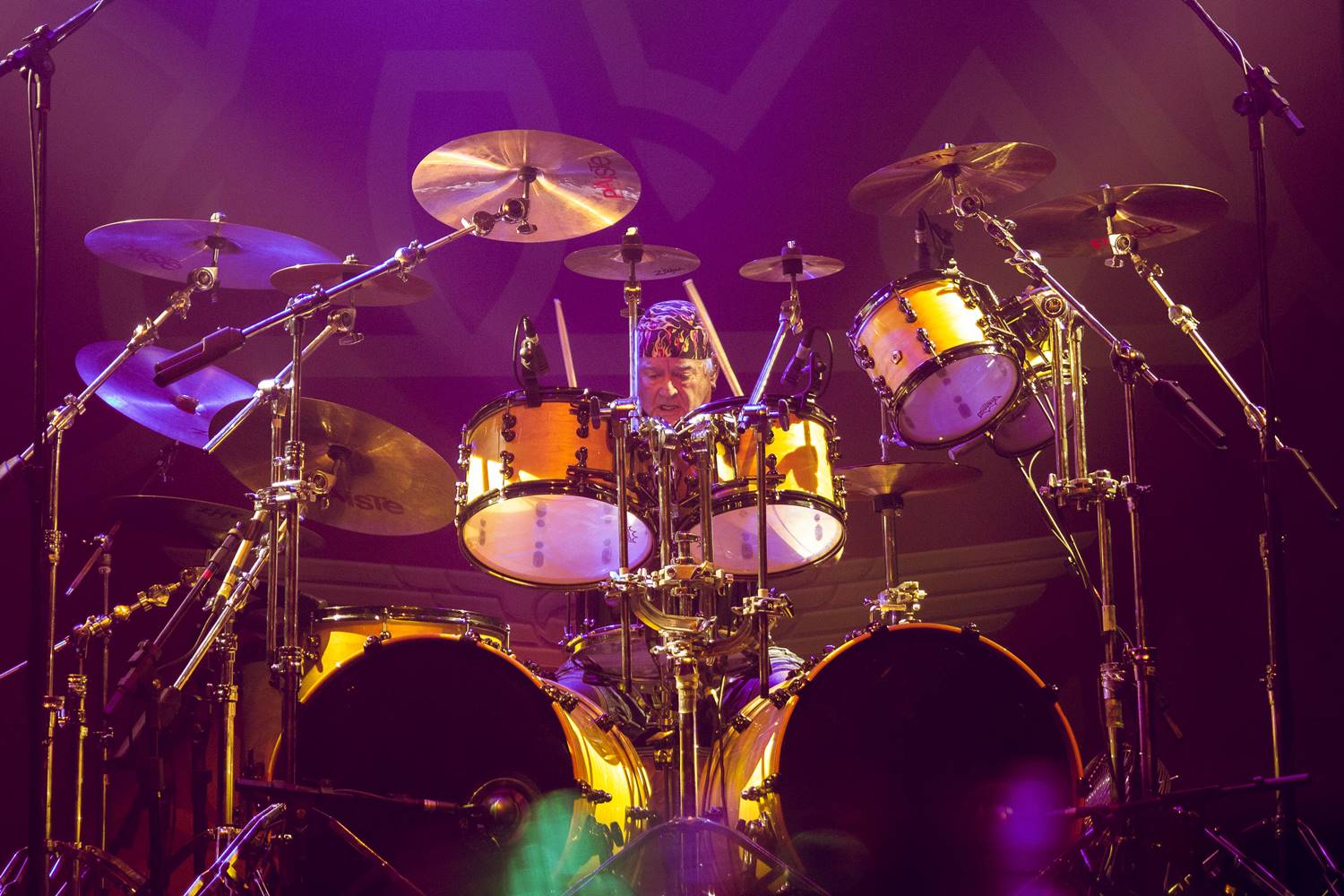 Saxon leva magia do heavy metal para o palco do Tokio Marine Hall