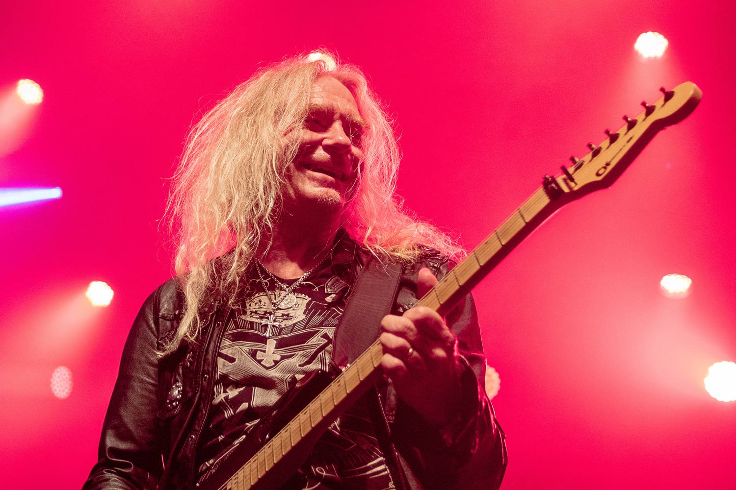 Saxon leva magia do heavy metal para o palco do Tokio Marine Hall