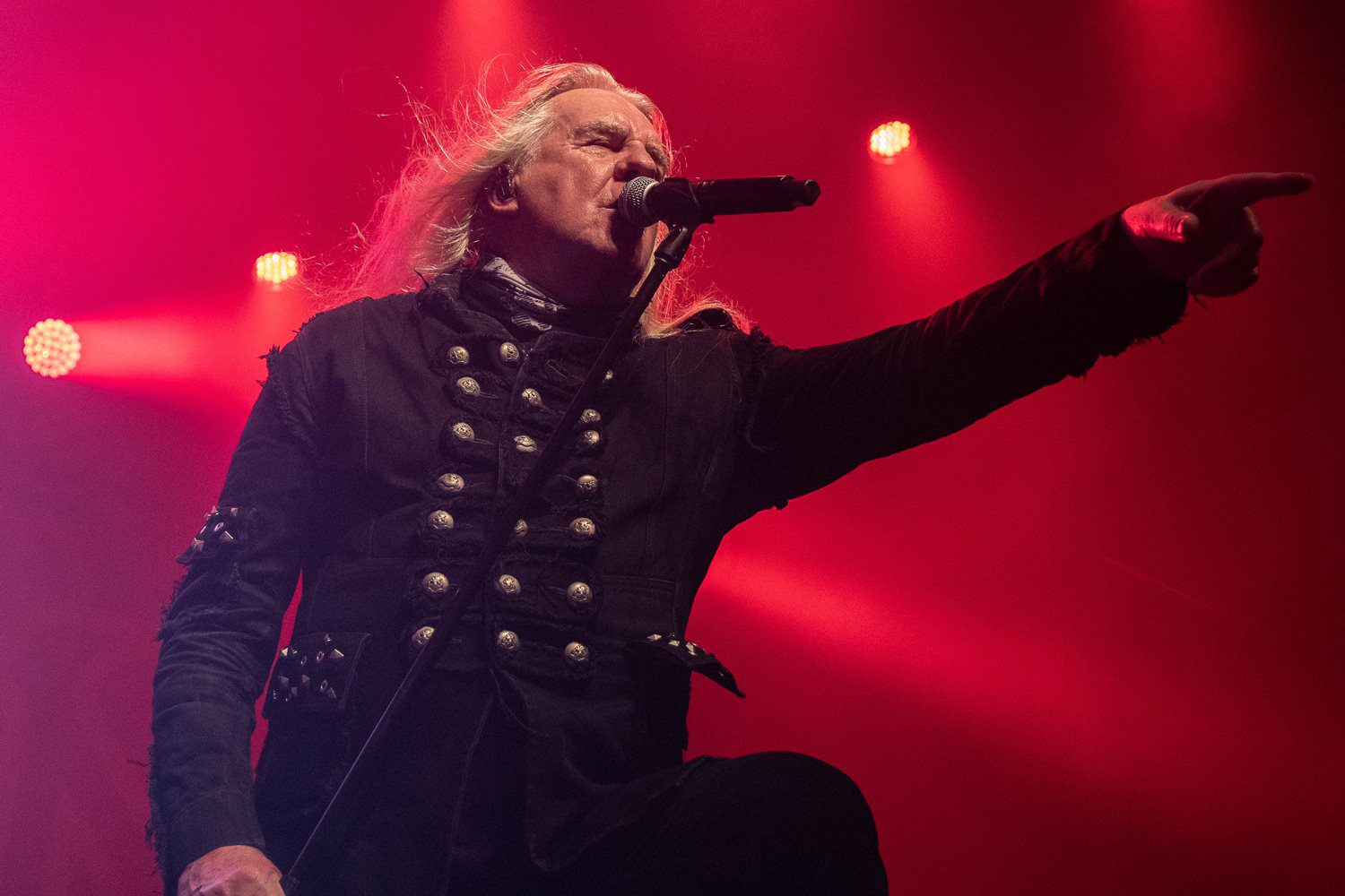 Saxon leva magia do heavy metal para o palco do Tokio Marine Hall