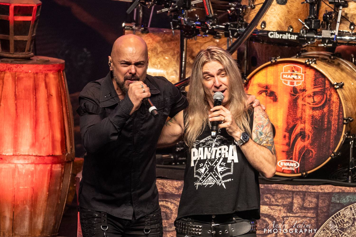 Edu Falaschi vai ao que interessa e desfila seus maiores talentos em SP