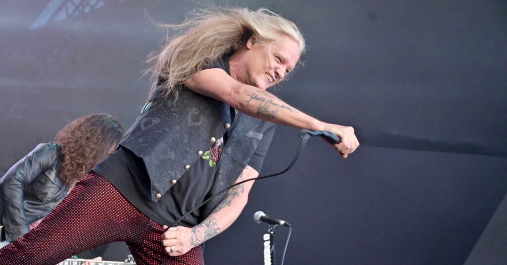 Sebastian Bach oferece nada além de nostalgia no Summer Breeze