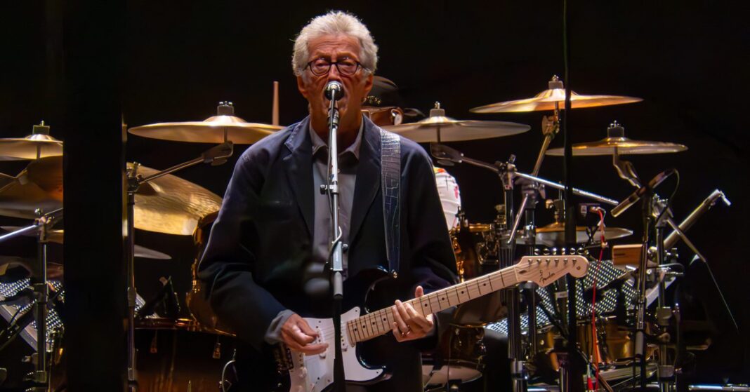 Eric Clapton encerra show antes do previsto após fã atirar objeto nele