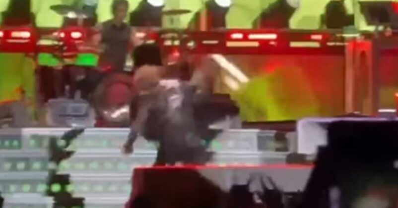 Axl Rose se irrita com som e atira microfone em show do Guns na Argentina